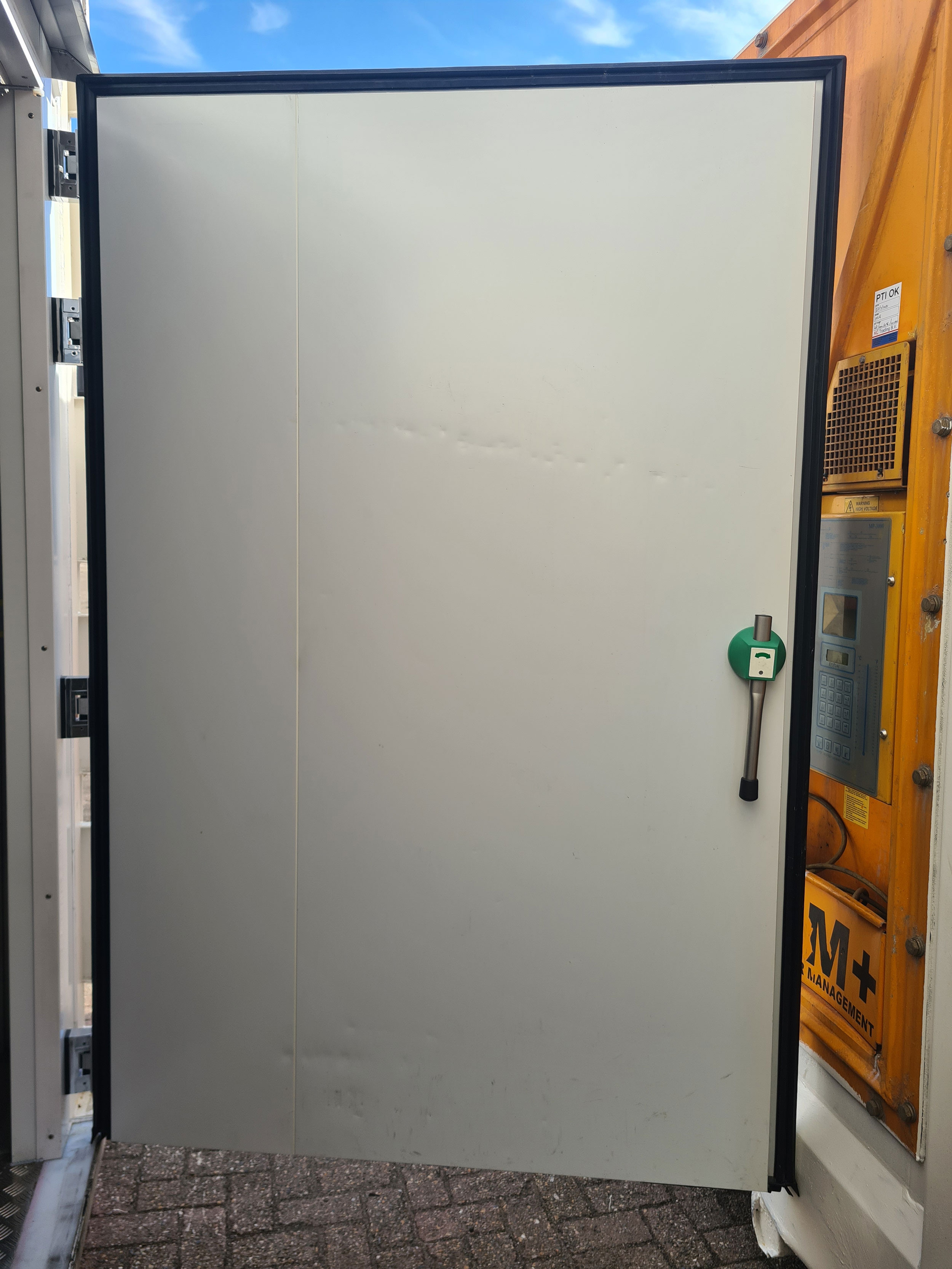 Modification: Butchers door - KC Trading B.V.